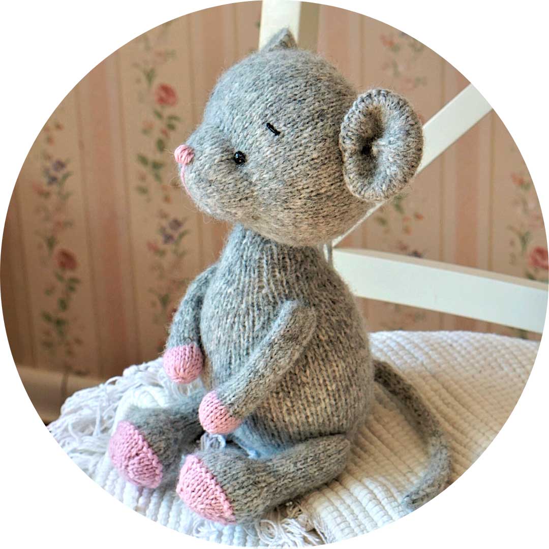 Knitting Pattern - Little Charming Mouse Outfit